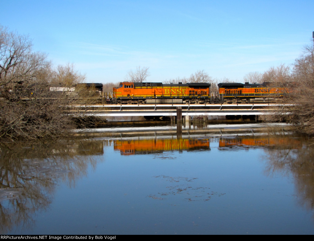 BNSF 5625